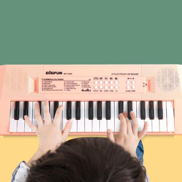 商品名:ミニ キーボード 楽器 ピアノ おもちゃ 電子 37鍵盤 演奏 初心者 音楽 授業 小学校 幼稚園 子供用 小さい 小型 ミニピアノ キーボード                            商品説明:電子ピアノ 電子玩具 ...