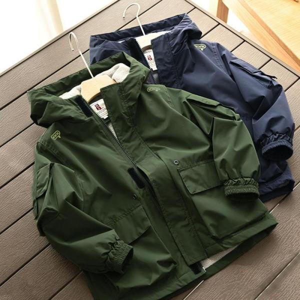 【商品説明】●柔らかい素材を使用して、着心地がいい防寒性、防水性はもちろん、皮膚に刺激しないから安心。冬の季節にぴったりなジャケットです♪●風にしっかり防御します、子供に最善の選択をしなければならないファスナー開閉で着脱が楽、暖かさも逃がし...