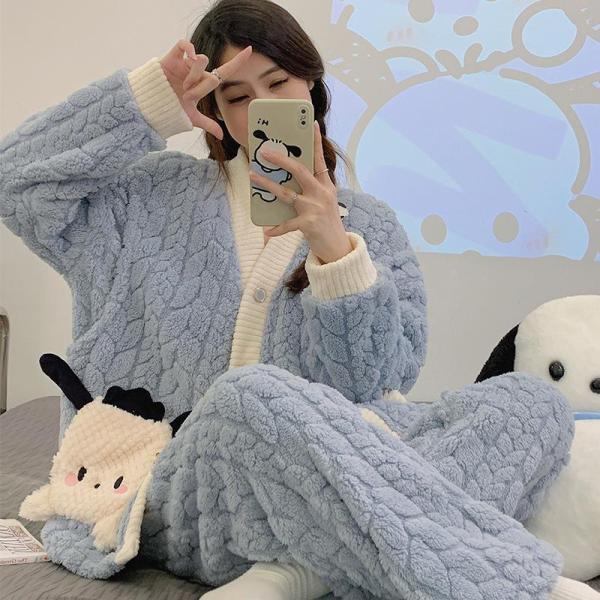 素材：ポリエステル　超繊細マイクロファイバー生地の厚薄：厚手手触り：ふわふわもこもこやわらかいサイズ表：cmL着丈：68  肩幅:59  バスト：102     袖丈:48　パンツ丈:96　ヒップ:104 XL着丈：70  肩幅:61  バ...