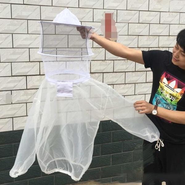 ■品名:蜂防護服（2点セット）■素材:ナイロン■カラー：ホワイト■サイズ：FREE■内容物:2点セット（上着+帽子）養蜂 防護服 作業服 作業着 上下 防護服 作業服 養蜂 虫よけ 防虫　鉄壁ガード 害虫駆除 蜂 駆除 ぶよ 蚊 対策 虫よ...