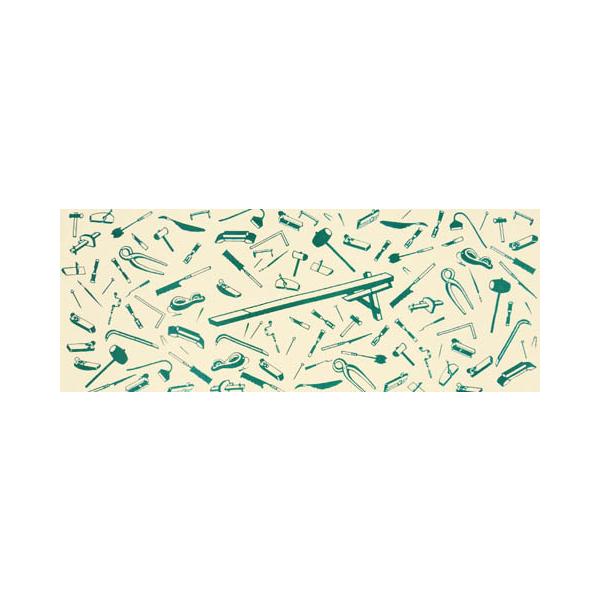 古来より木材建築が中心の日本の大工は、大きな柱を建てるだけでなく優れた木工師でもありました。カンナ、金槌、ノミ、 チョウナ……手に馴染んだ道具の数々が大工の細かい仕事を助けます。【注意事項】伝統工芸【注染】のため、お使い始めに汗や摩擦で色が...