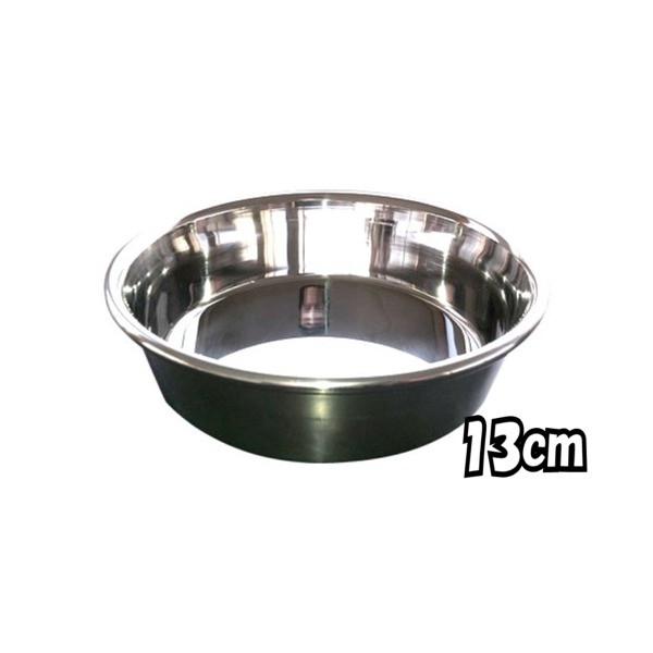 特徴サビにくいオールステンレス製。重いので安定感バッチリ。お手入れ簡単。各種サイズ取り揃えております。ワンちゃん、ねこちゃんのごはん入れ、水飲みに最適です。サイズ W130×H37ｍｍ 容量440cc 重量225g  ・パッケージ等の変更に...