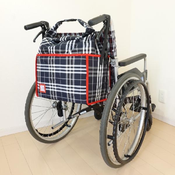 介護現場から生まれたアイディア満載商品！●車いすに装着したまま、一緒に折りたためます。●ハンドルからズレにくい滑り止めテープ付きです。●容量18.9リットルでたくさん収納でき、日用品のお買い物にも！●内側はターコイズカラーで、中身が見やすい...