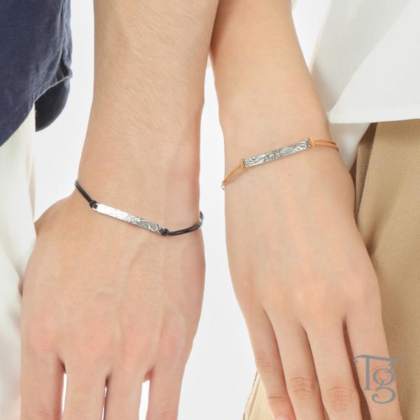 ハワイアンジュエリー ハワイアン ペアブレスレット 刻印無料 レザー 革 金属アレルギー対応サージカルステンレス316L プレート プルメリア スクロール ブラック ベージュ 2本セット価格 ケース付き 安い 大人 シンプル 送料無料 ギフ...