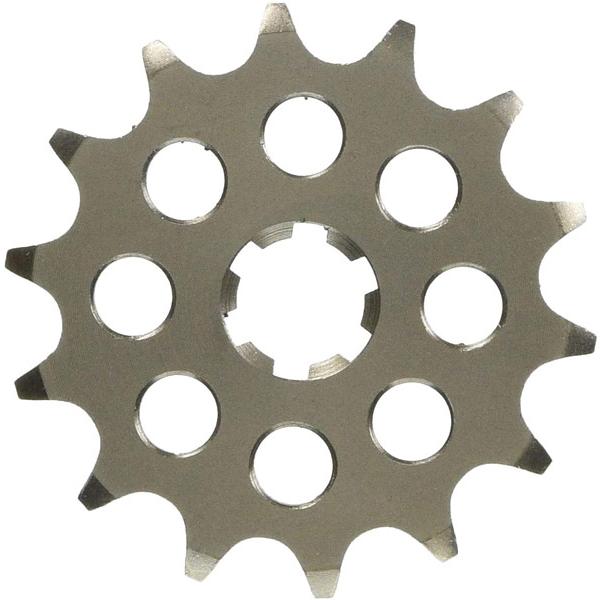 ●軽量かつ高い耐久性を誇るS45C（高炭素綱）を使用したフロント側（エンジン側）のスプロケットです。バネ下重量の軽減とフリクションロスの低減に効果を発揮します●スプロケットは消耗品です。一般走行時目安として約1000km走行ごとにスプロケッ...