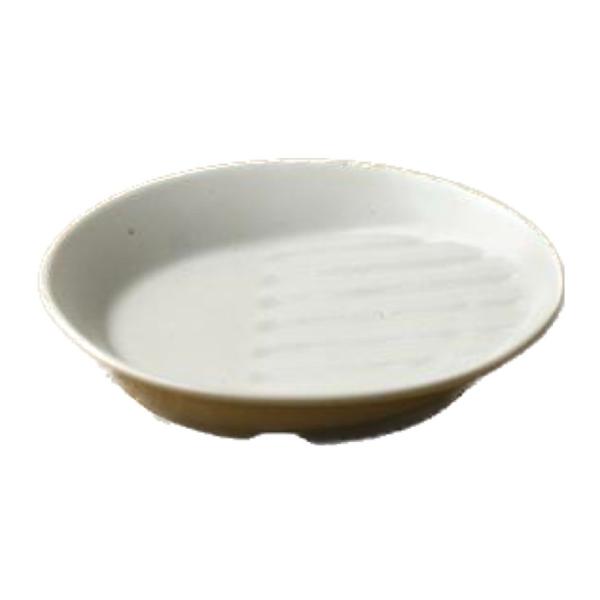 ななめ底しょうゆ小皿Soy Sauce Plate White底がななめになっていることでしょうゆが片側に溜まり、ななめの部分でサッとしょうゆが切れます。スリットがあるのできりやすい。わさびなどとしょうゆが混ざらず、また、しょうゆの付けすぎ...