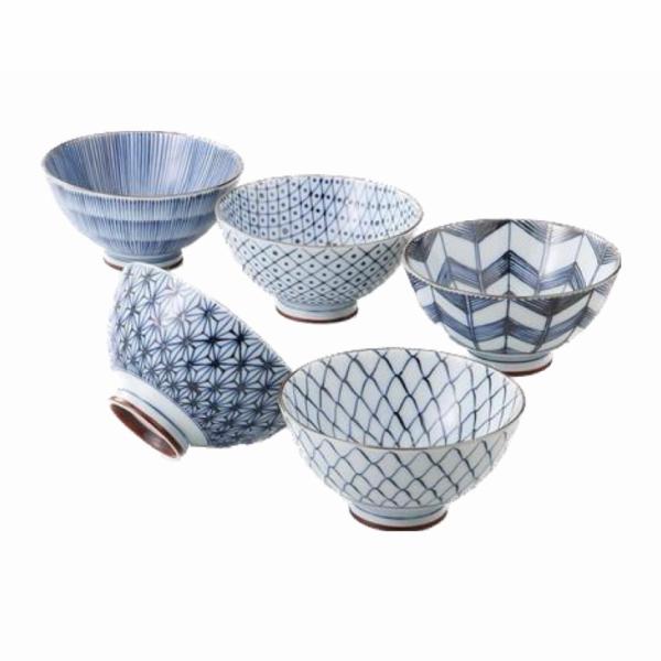 ー古染絵変り　飯碗揃ー内外に日本の伝統柄をあしらった茶碗。古き良き時代の日本の文化がこの柄に込められています。５柄がセットされています。サイズ：ф11.5x6.5cm　300ml■生産地：岐阜県の美濃焼■素材・成分：磁器レンジ使用◎／オーブ...