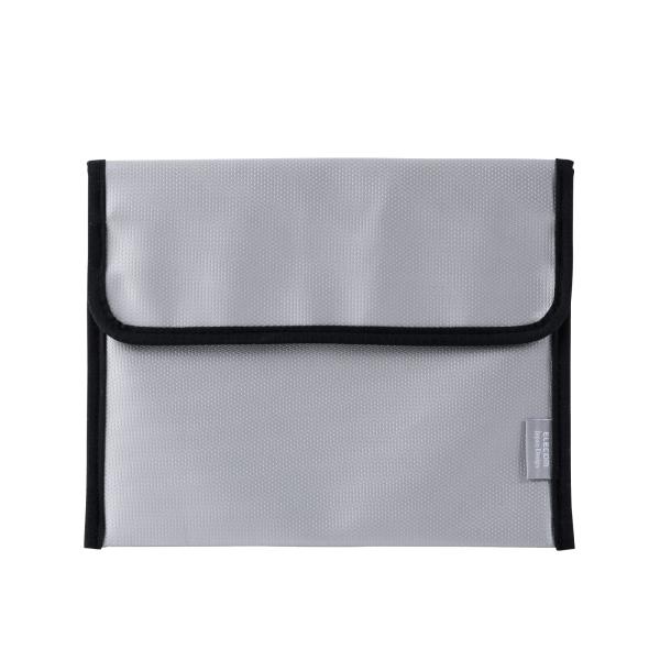 エレコム公式店【商品について】■難燃性試験をクリアした生地を表と裏で二重に使い、収納物が発火した場合でも燃えにくい仕様です。※本製品は難燃性素材を使用していますが、不燃製品ではありません。■入口部分を折って隙間をしっかり塞ぐことで、火や煙が...