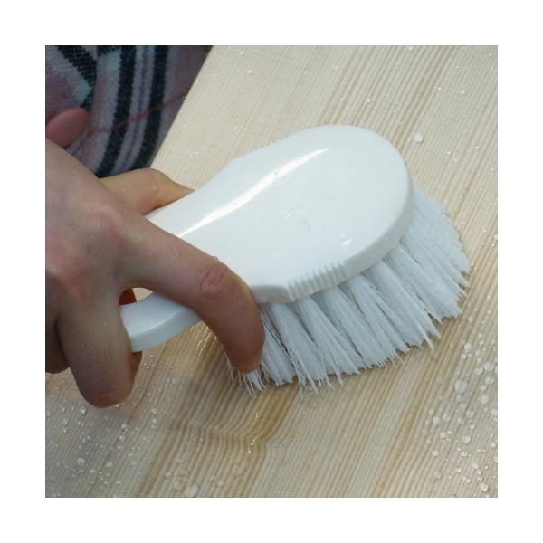 ゴムのチカラで汚れを拭い取る、洗剤いらずのキッチンブラシです。