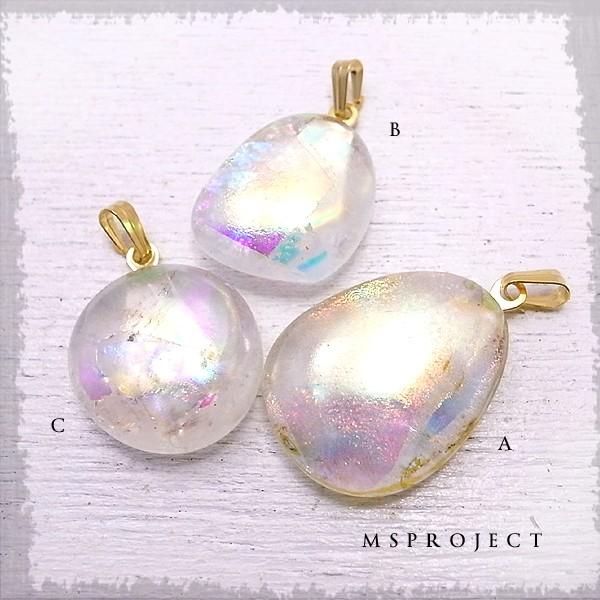 ■使用素材：ガラス、メタルパーツ ■サイズ： 約　A:26x20mm　B:22x18mm　C:20x19mm　バチカンパーツ7x3mm◆取扱方法ガラスを使用していますので強い衝撃を与えないでください。 金属部分は純銀シルバー1000ですが、...