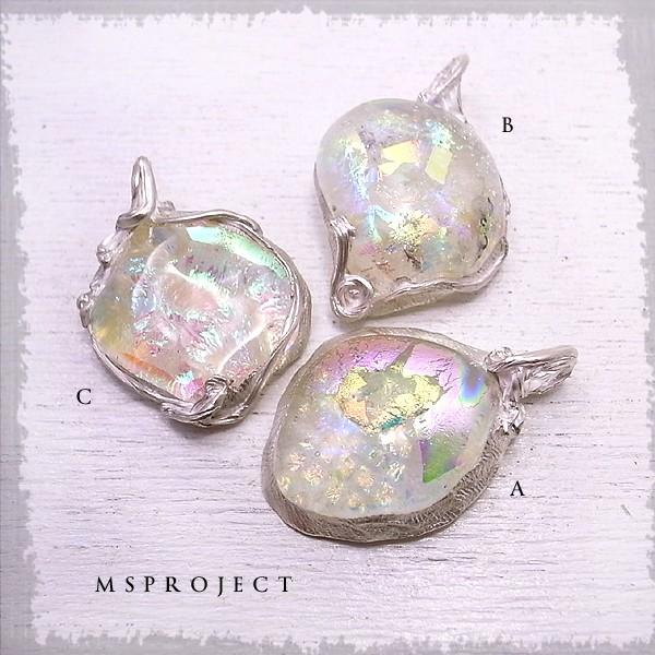 ■使用素材：純銀粘土・チタンガラス■サイズ： 約　A：35x22mm B:40x25mm C:33x25mm◆取扱方法ガラスを使用していますので強い衝撃を与えないでください。 金属部分は純銀シルバー1000ですが、アレルギーをお持ちの方は使...