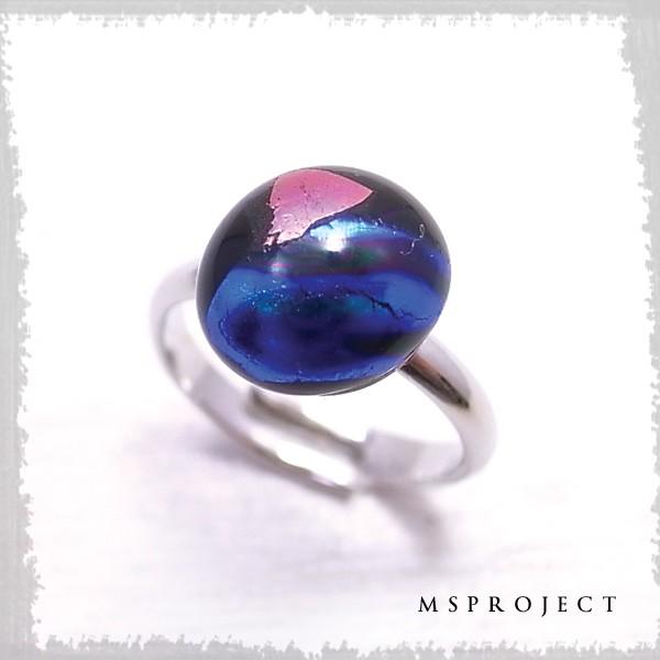 商品名　：チタンガラスリングサイズ　： ガラス部分：約8ｘ6mm　リング：フリーサイズ（9号〜11号程度）使用素材：ガラス、合金 ◆備考※お使いのブラウザにより色合いなど若干異なる場合があります。※金属アレルギーをお持ちの方は使用にご注意く...