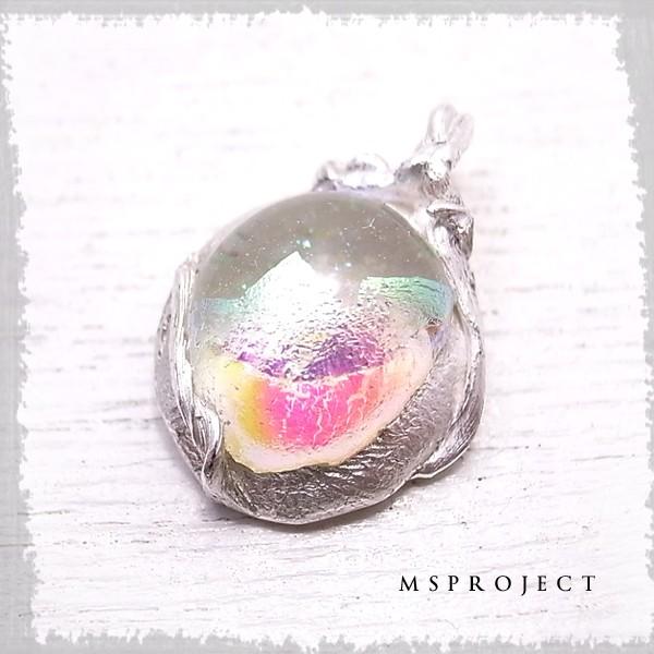 純銀粘土と異素材をコラボレーションさせた他に類を見ない芸術的なアクセサリー