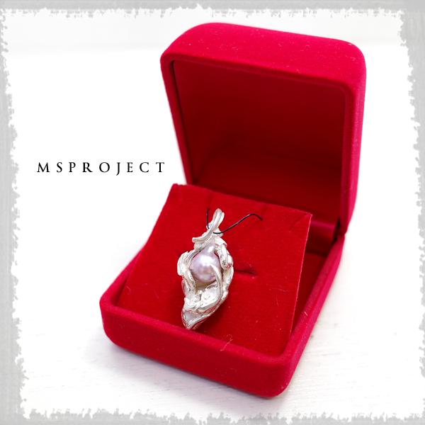 品番　 de-67-ms-089商品名  本真珠バロックパールｘシルバー1000　ペンダントサイズ 約　30x13x9.1mm　保管用ケースつき使用素材 シルバー1000、三重県伊勢志摩の本真珠バロックパール取扱方法　金属部分は純銀シルバー...