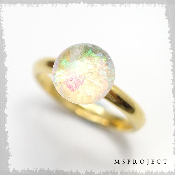 品番 de-67-ms-116商品名 チタンガラスリングサイズ ガラス部分：約8.5mm　リング：フリーサイズ（9号〜11号程度）使用素材 ガラス、合金取扱方法金属アレルギーをお持ちの方は使用にご注意ください。 お手入れは柔らかい布などでや...