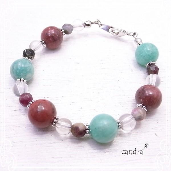 〜　ロードナイトとアマゾナイトのブレスレット　〜ロードナイトとアマゾナイトがシンプルな装いにインパクトを与えます。周りには電磁波から身を守り、ストレスを和らげるトルマリンをあしらいました。アマゾナイト：積極性を養い、心身のバランスを安定させ...