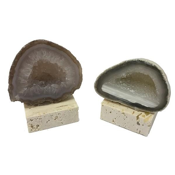 商品番号：gs-sp-4499素材　　：ジオード(Agate Geode) 台:大理石商品名　：天然石鉱物標本サイズ　：台:約 40x40x20　石:ランダム ◆備考※お使いのブラウザにより色合いなど若干異なる場合があります。※天然由来の傷...