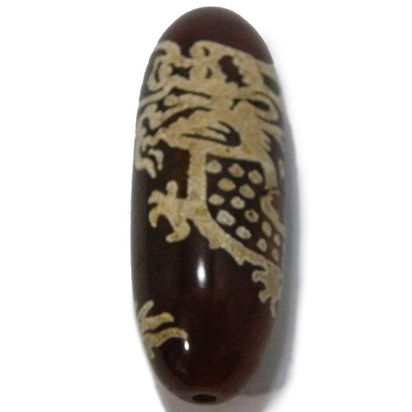 天珠ジービーズ(dZi beads)/観音　の1点ものです。「　天珠とは　」チベットに古くから伝わるお守りの石です。身に着けることで、厄難を逃れ、幸運を招くと言われています。天然瑪瑙めのうに、染料を浸透させ、高温で焼きつけて模様をつけていま...