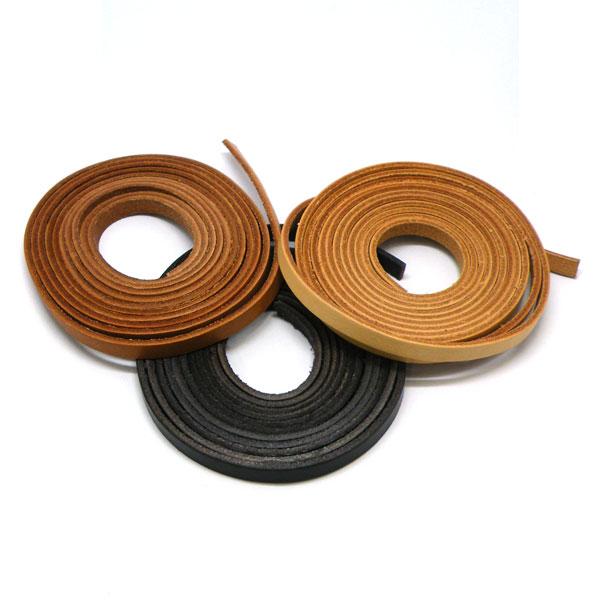 本革のフラットレザーコードです。アクセサリーやショルダー紐など、アイデア次第でいろいろな使い方が出来る革ひもです。切り売り2ｍ販売le-r-20 フラットレザーコード/本革紐/皮ひも 牛革/cow lether　約幅6mmx厚2mmx長さ9...