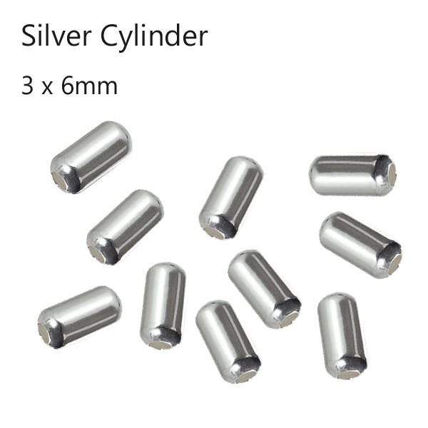 サイズ　：約 3xL6mm/穴径1.3mm使用素材：sv925◆取扱方法/注意事項他店でも販売中です。在庫完売の場合は入荷待ちになり、納品までにお時間要します。お手入れは柔らかい布などでやさしく拭いてください。金属アレルギーをお持ちの方はご...