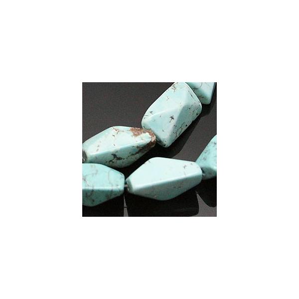 素材　：ターコイズ (合成石)商品名　：ランダムカットビーズサイズ：約12x20xmm1ラインの長さ　：約40cm前後注意事項※色の濃淡があり、画像と模様や色味が異なる場合がございます、ご了承くださいませ。※大量購入の場合は、一度お問い合わ...