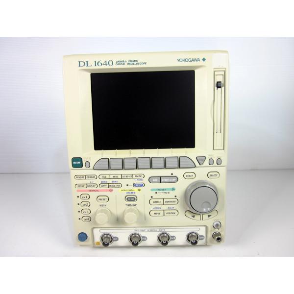 付属品：本体、取説、電源ケーブル、3P-2P変換アダプタ、CD、前面カバー、アクササリーケース、記録紙、パッシブプローブ（7009 88）×4外観状態：汚れ少ない、破損無し、日焼け少ない表示状態：液晶洩れなし、文字欠けなし動作確認：通電はす...