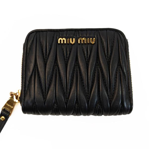 [アイテム] コインケース[ブランド] miumiu[シリーズ名] マテラッセ[メーカー型番] 5MM268[素材] レザー[付属品] 箱、ギャランティカード[仕様] メインポケット×2、カードホルダー×2[サイズ] 約W10cm×H8.5...