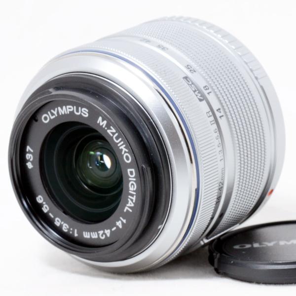 OLYMPUS オリンパス M.ZUIKO DIGITAL ED 14-42mm F3.5-5.6 IIR シルバーOLYMPUS PENシリーズやPanasonic LUMIXミラーレス一眼カメラに装着可能な標準レンズ ！重量約113gと...