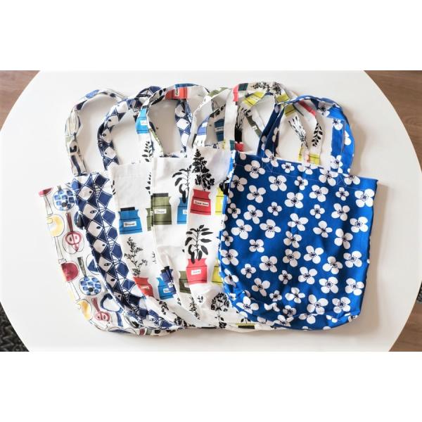 北欧レトロがおしゃれなアルメダールスのトートバッグ(^^)/人気の柄が、便利なコットンバッグになりました♪オシャレなデザインなので、買い物のエコバッグとしてだけでなく、様々なシーンで活躍してくれます。たっぷりマチでＡ４サイズも余裕で入ります...