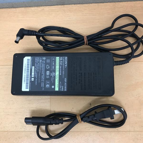 SONY ACアダプター 19.5V=6.2A VGP-AC19V15 ソニーノートPC用ACアダプタ 中古　保証1周間ですINPUT:100〜240VOUTPUT:19.5V=6.2A付け品：メガネケーブルあり中古動作確認済み中古品ですの...
