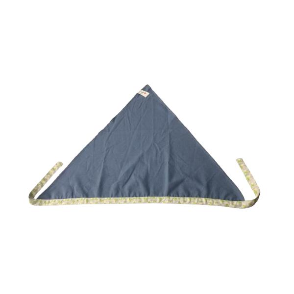 【発売日：2025年05月27日】【タイプ】三角巾【柄】アオノツガザクラ柄【カラー】ライトブルー x グレーブルー【素材】麻55% 綿45%【サイズ】本体(64cm x 64cm x 64cm) 　　　　　紐(2cm x 100cm)麻55...