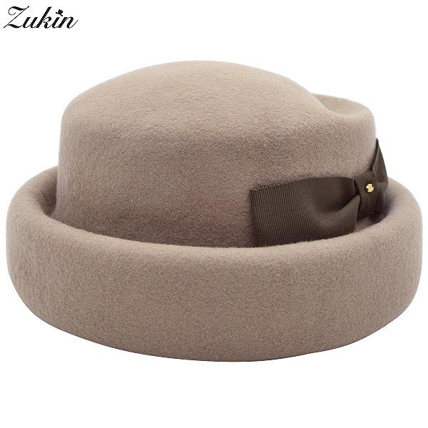 【品番】1123245【詳細】「可愛い、美しさ、遊び心」のある大人に向けたハットブランド。「自分らしさ、自分のスタイルを楽しむ女性」デイリーでありつつ、ハイクオリティから可愛い。モノまで洗練された小物たち。「上質感、こだわり」を大切に製作さ...