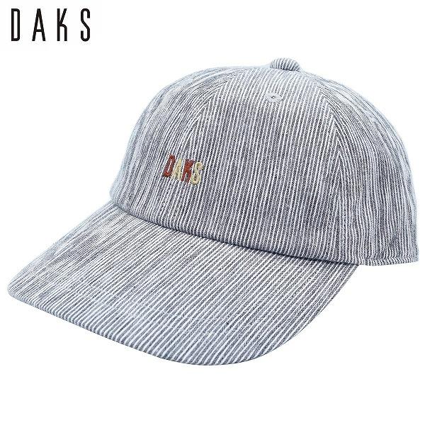 【品番】D1803【詳細】おしゃれな細かいストライプ柄のDAKSキャップ。大人カジュアルにとても似合う、上品な仕上がりです。フロントのDAKSロゴがアクセントとなり、より高級感が引き立つキャップです。ベルトで簡単にサイズ調整が出来るのでプレ...