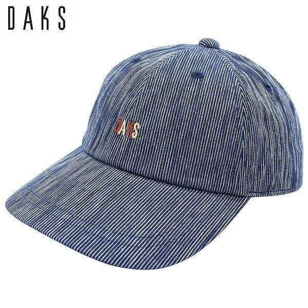 【品番】D1803【詳細】おしゃれな細かいストライプ柄のDAKSキャップ。大人カジュアルにとても似合う、上品な仕上がりです。フロントのDAKSロゴがアクセントとなり、より高級感が引き立つキャップです。ベルトで簡単にサイズ調整が出来るのでプレ...
