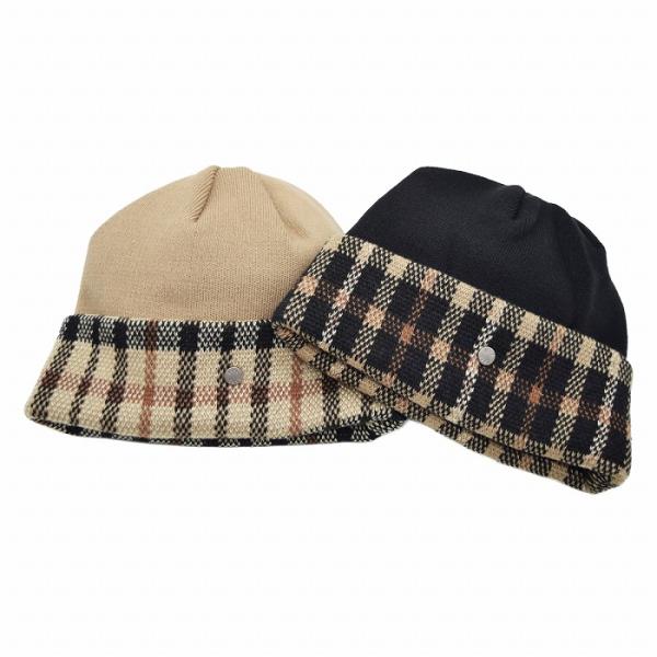 【品番】D1942【詳細】折り返し部分のチェック柄が可愛らしいDAKSニット帽。折り返し部分も太目でよりカジュアルです。ほどよい厚みで防寒対策もばっちり。気軽にかぶりやすく、1つ持っておくと便利です。DAKSのロゴ入りシルバープレートがさり...