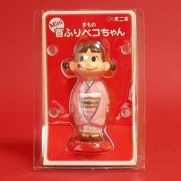 ●人形の高さ：約7.5cm永遠のアイドル・ペコちゃんがピンク色のきものを着た「ミニ首ふりペコちゃん」登場です。小さめながらも可愛く首をふってくれますので、部屋がパッと明るくなりますね。お正月など季節限定ですので、結構レアなアイテムですよ。着...