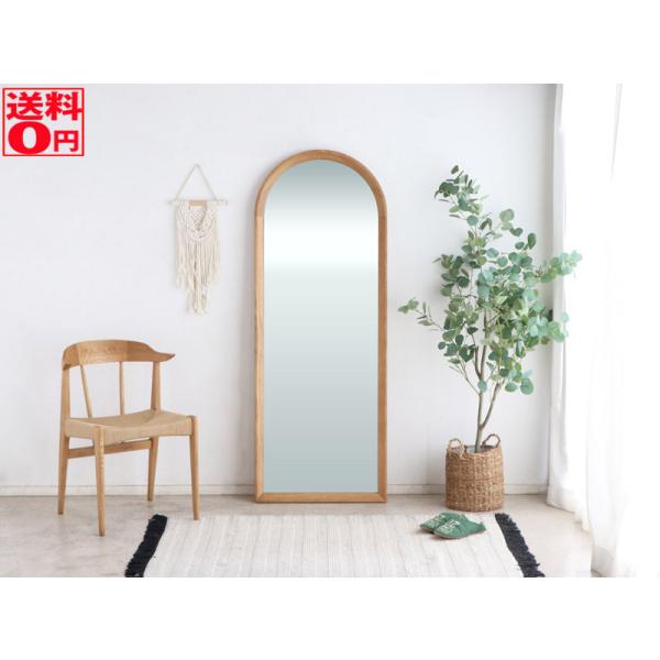 温かみのある木目の枠が、おしゃれでスッキリとした印象のミラー。ナチュラルの色合いが爽やかで明るい雰囲気を醸し出しています。丸みのあるフォルムはお部屋を広く見せる役割と、柔らかな印象を与えてくれます。大きすぎないサイズ感で、圧迫感なくお部屋を...