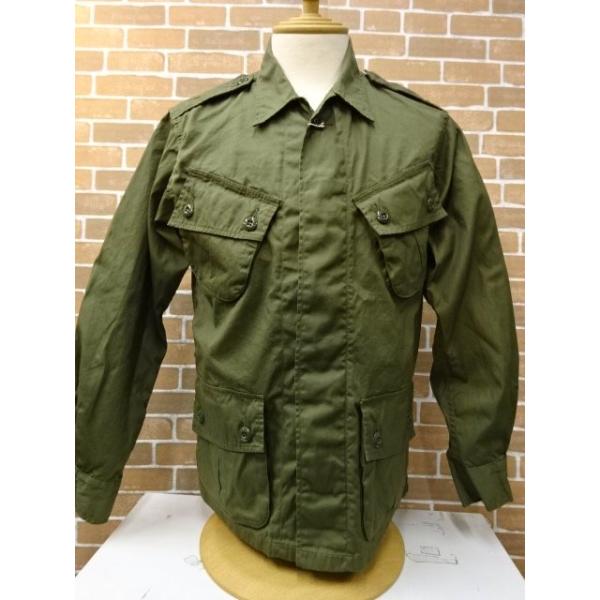 【COAT, MAN'S COMBAT TROPICAL】通称『ジャングルファティーグ』の正式名称は『トロピカルコンバットユニフォーム』で、ベトナム戦時に採用、支給された熱帯地用野戦服である。素材には熱帯における気候を考慮して、軽量で乾きや...