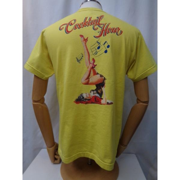 バズリクソンズの夏の恒例ピンナップガールTシャツのS/S Ｔシャツ”COCKTAIL HOUR” です。今回の作品は”COCKTAIL HOUR”の文字とピンナップガールがバックに描かれ、フロントにはUSAAF（アメリカ陸軍航空隊）の文字と...