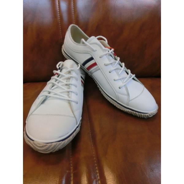 レザーのスニーカーである事と巻き上がったソ-ルで、独特の存在感を放つスピングルムーブ。アメカジスタイルにも合うスニカーとしてアメカジファンの中でも認知度が上がって来た。多くの手作業が必要な昔ながらのバルカナイズ製法だからできるフィット感と、...