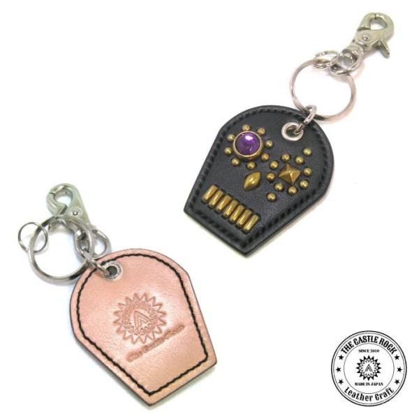 THE CASTLE ROCKが手掛ける、スカルスタッズ本革キーリング。厳選した栃木レザーを使用し、ひとつひとつ丁寧にハンドメイドで仕上げています。スタッズが放つ無骨な存在感と、使い込むほど味わいを増すレザーの経年変化が魅力。スマートキーに...