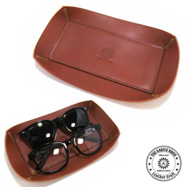 上質な栃木レザーを贅沢に使用した本革トレー。キャッシュトレー、メガネ置き、小物入れ…使い方は自由自在です。さらにアルファベット大文字で名入れ刻印も可能なので、オリジナルアイテムや大切な方へのギフトにも最適です。・ブランド：THE CASTL...