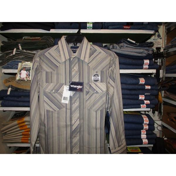 WRANGLER ラングラー ウエスタンシャツアメリカ国内商品サイズが表示されている商品は在庫があります。Spread Collar. Authentic Western Yokes.Two Snap Flap Pockets.Three ...