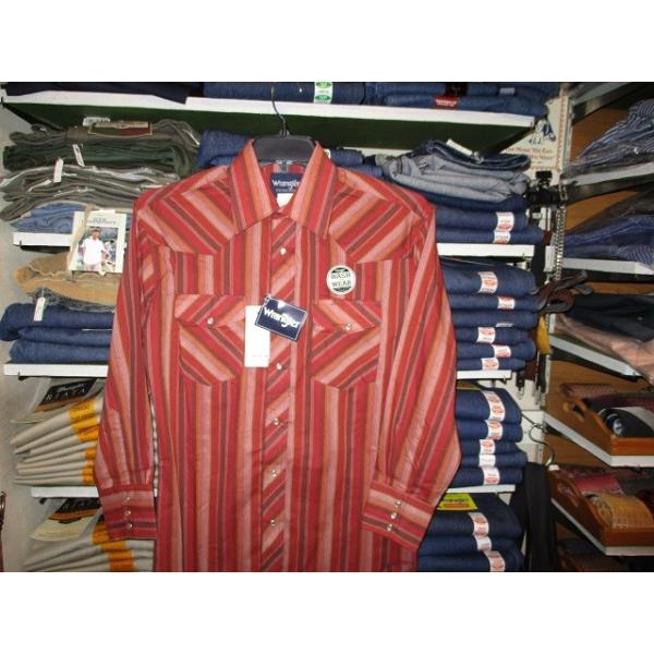 WRANGLER ラングラー ウエスタンシャツアメリカ国内商品サイズが表示されている商品は在庫があります。Spread Collar. Authentic Western Yokes.Two Snap Flap Pockets.Three ...