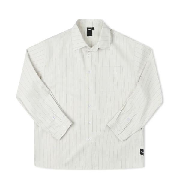 FORMER　フォーマー長袖シャツ　ストライプ柄シャツ　アイボリーFORMER の創設者クレイグ・アンダーソンによるデザイン。ピンストライプでシグネチャーのアンダーソンローズメタルラベルが付いています。サイズ：着丈/身幅/肩幅/袖丈（cm）...