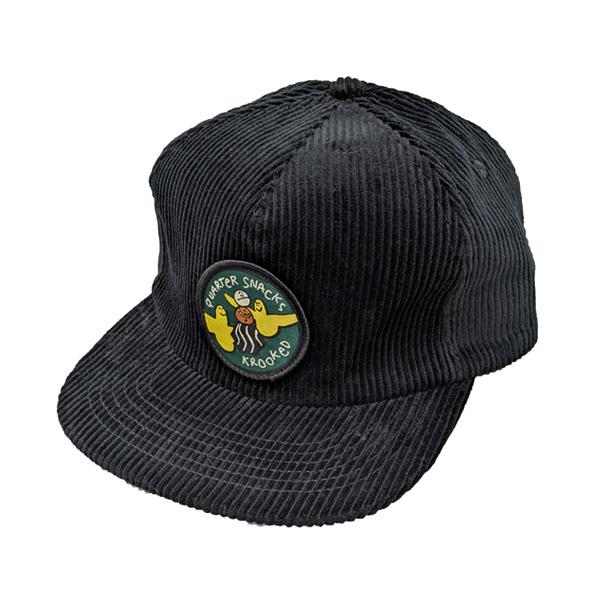 KROOKED SKATEBOARDS　クルキッド クルーキッドQUARTER SNACKS　クウォータースナックス帽子　サイズ調整可能　スナップバックキャップ　コーデュロイ　ブラック　コラボ2002年に元REALに在籍していたマーク ゴン...