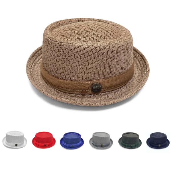 メッシュ ポークパイ ハット は、夏にぴったりのスタイリッシュな帽子です。フラットな円筒形に近い楕円のクラウンと、ロールアップしたブリムが特徴で、クラシックなデザインに現代的なエッセンスを加えています。左サイドにはブロンズのバッチがアクセン...