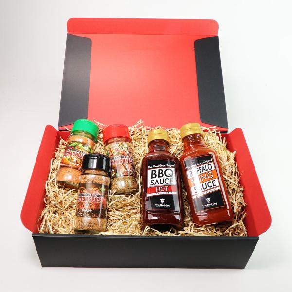 [商品名] ギフトボックス入り3種のスパイスと2種のソースセット[内容量]・ステーキ用スパイスミックス70g・タコス&amp;チリスパイス　50g・オールマイティスパイス 32g・BBQソース Sサイズ370g・バッファローウィングソース ...