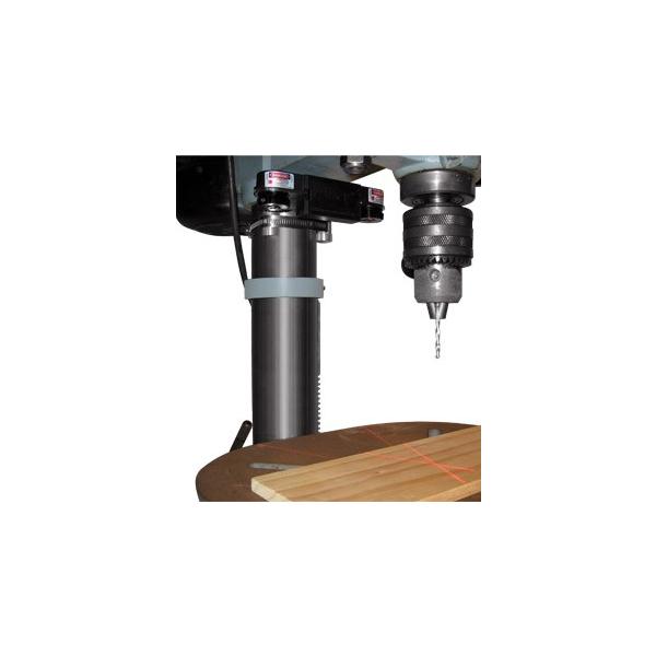 (特徴)〇材料に十字線を映し出し、正確な穴あけができます。〇ほとんどのボール盤に取付できます。また、取付は　簡単です。〇材料の穴あけの位置決めが簡単、且つ、迅速に　できます。〇単三電池２本(付属していません)〇ボール盤のテーブル高さが変わっ...