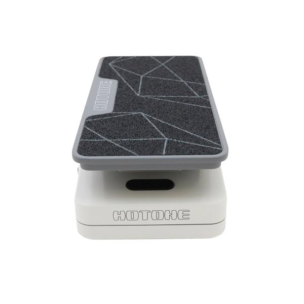 従来の外部エクスプレッションペダルは、エフェクターのパラメーターのみをコントロールするものがほとんどです。そのため、エフェクターの状態や機能を変更するにはエフェクター上のスイッチを使用する必要がありました。Ampero II Pressはフ...